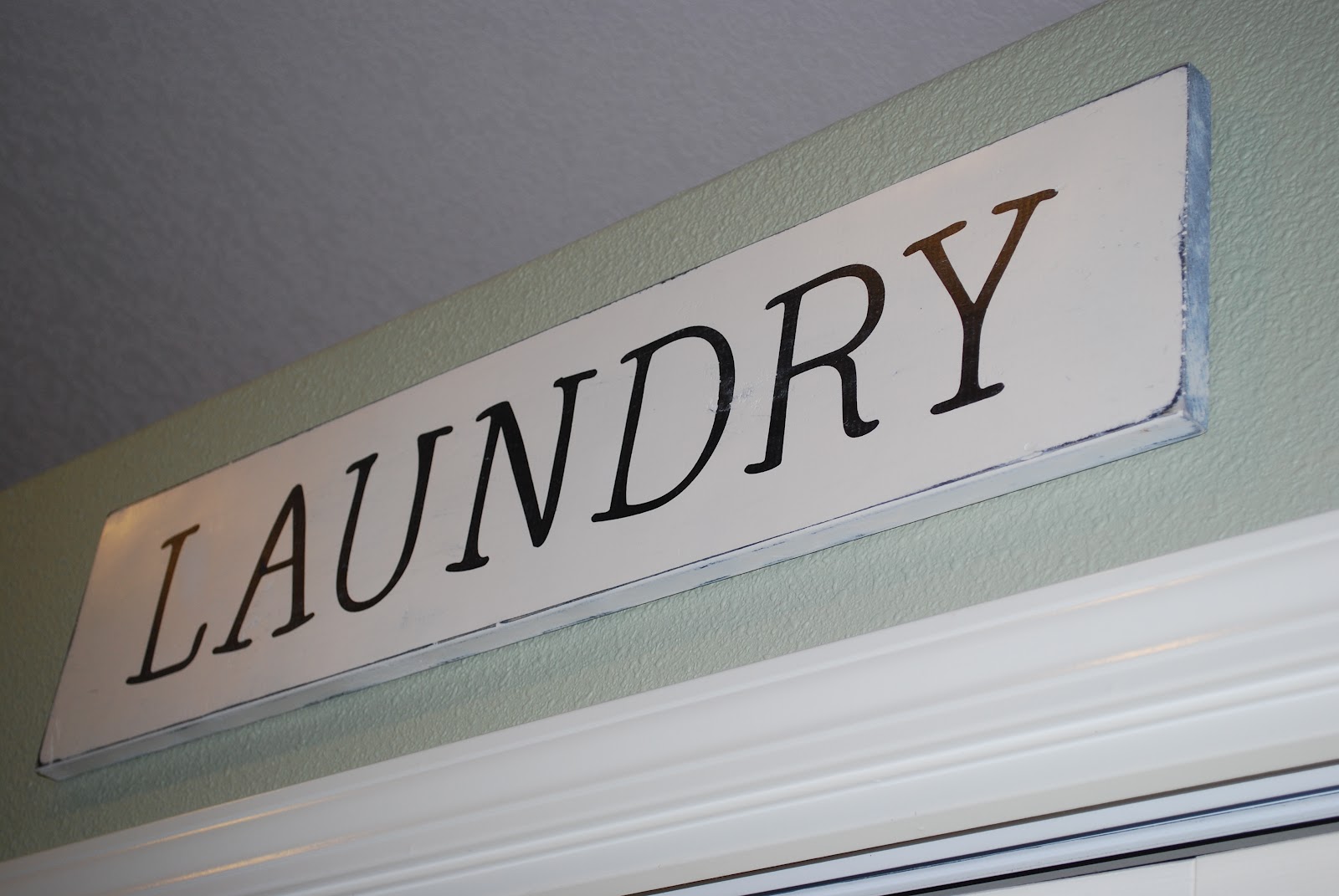 Crone Chronicles: "LAUNDRY" Board = First Project Using Vinyl