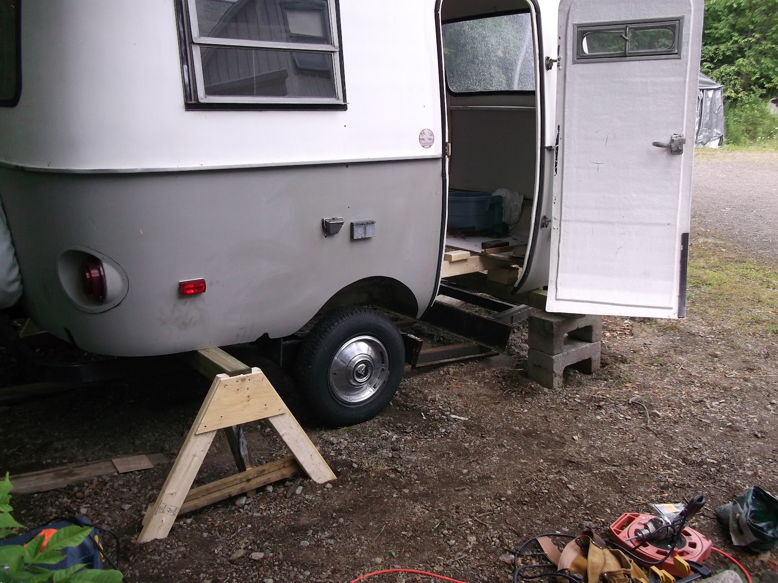 72 Boler Restoration: Separating the frame from the body - phase two
