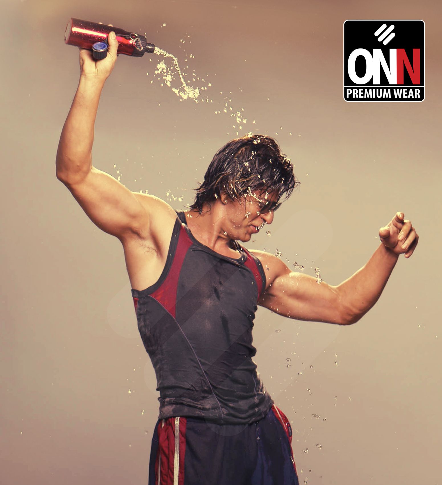 Shirtless Bollywood Men: King Khan and his little Prince: Shahrukh Khan ...