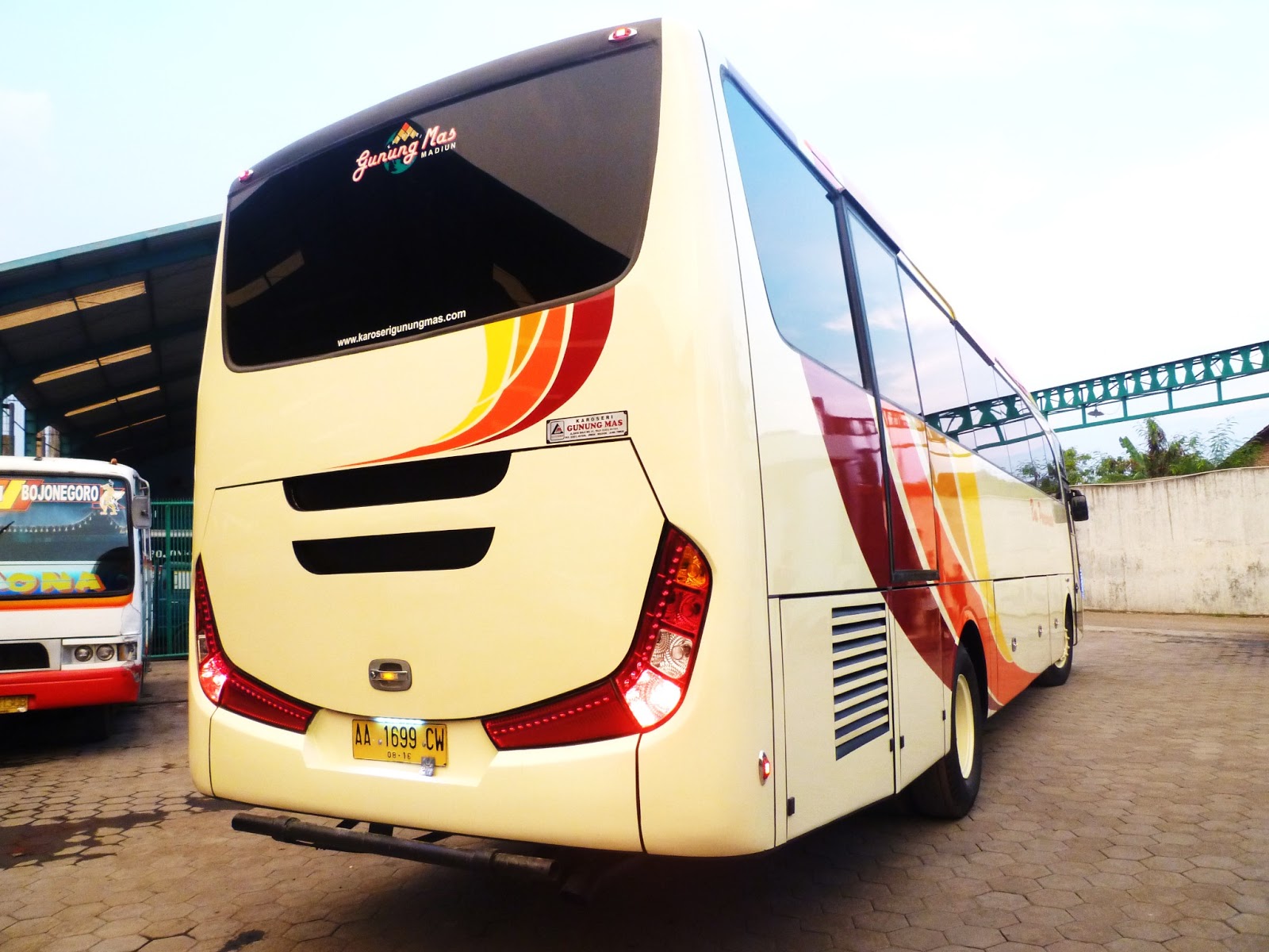 Gunung Mas: Contoh pekerjaan bis besar