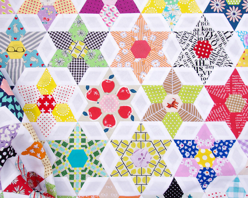 Red Pepper Quilts: The Daisy Chain Quilt - An English Paper Piecing ...
