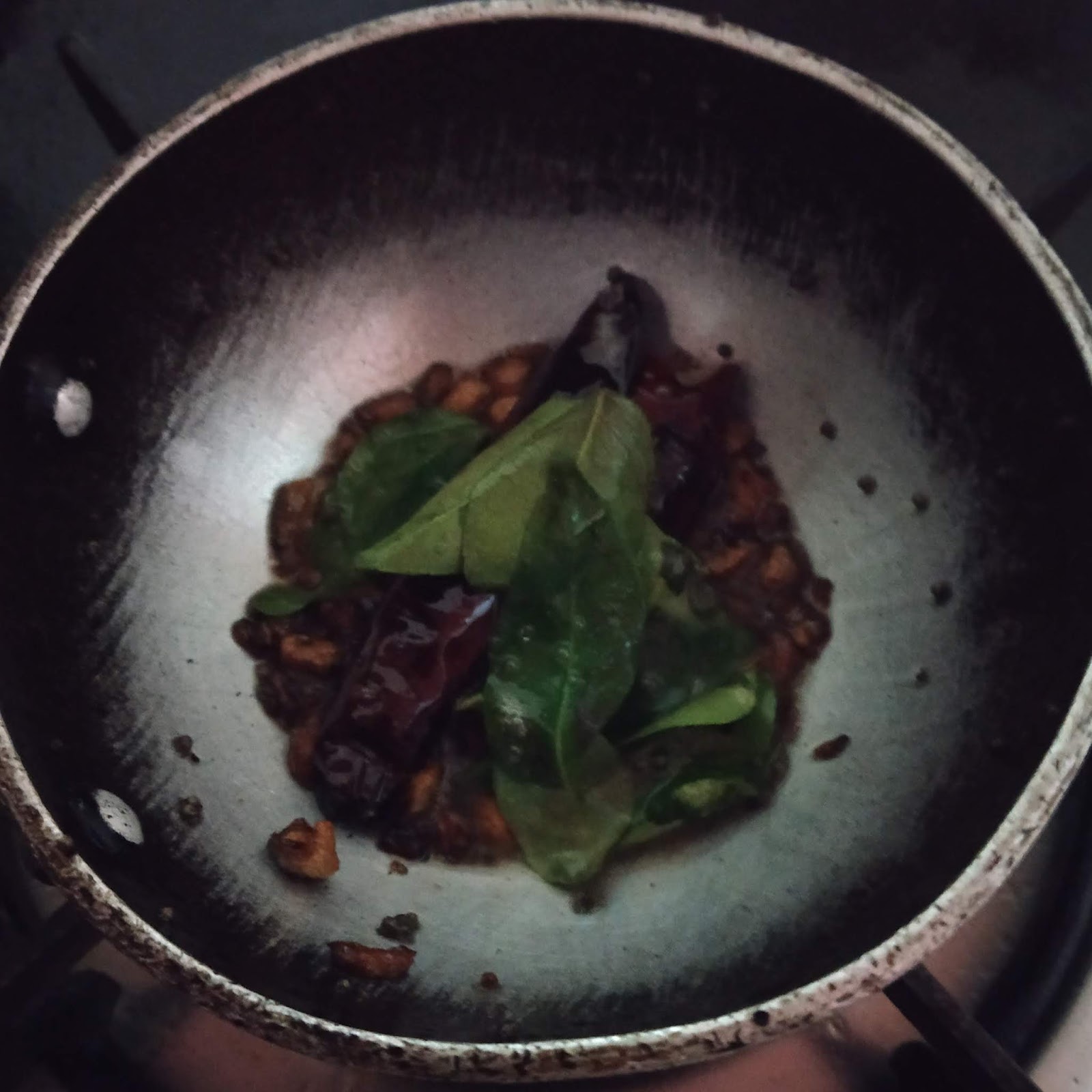 Karamani Kuzhambu Recipe| thatta payir Kuzhambu Recipe | Perum payaru ...