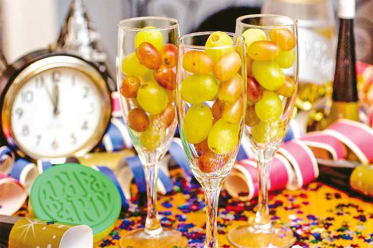Tradiciones: Por qué se comen 12 uvas a la medianoche - In Genias MZA