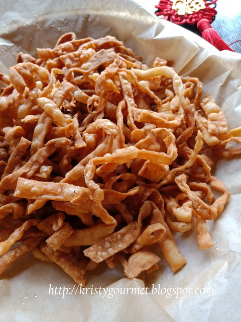 Homemade Yee Sang Crackers 自制劳生薄脆