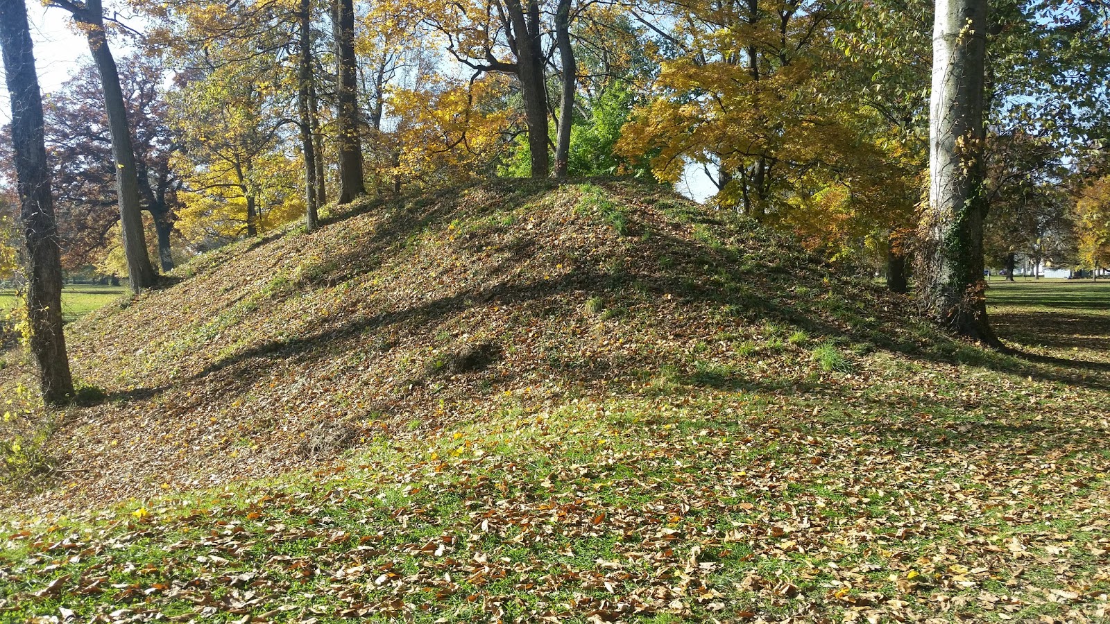 Phreedom Phormula: The Great EarthWork Circle Mounds in Newark, Ohio