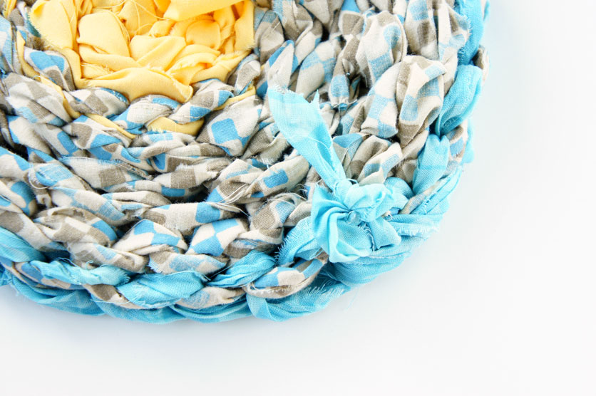 i d l e w i f e : DIY: crocheted rag rug part 4