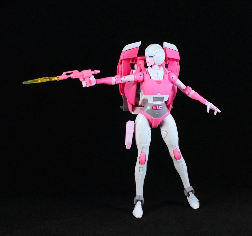 She's Fantastic: Transformers Masterpiece - ARCEE!