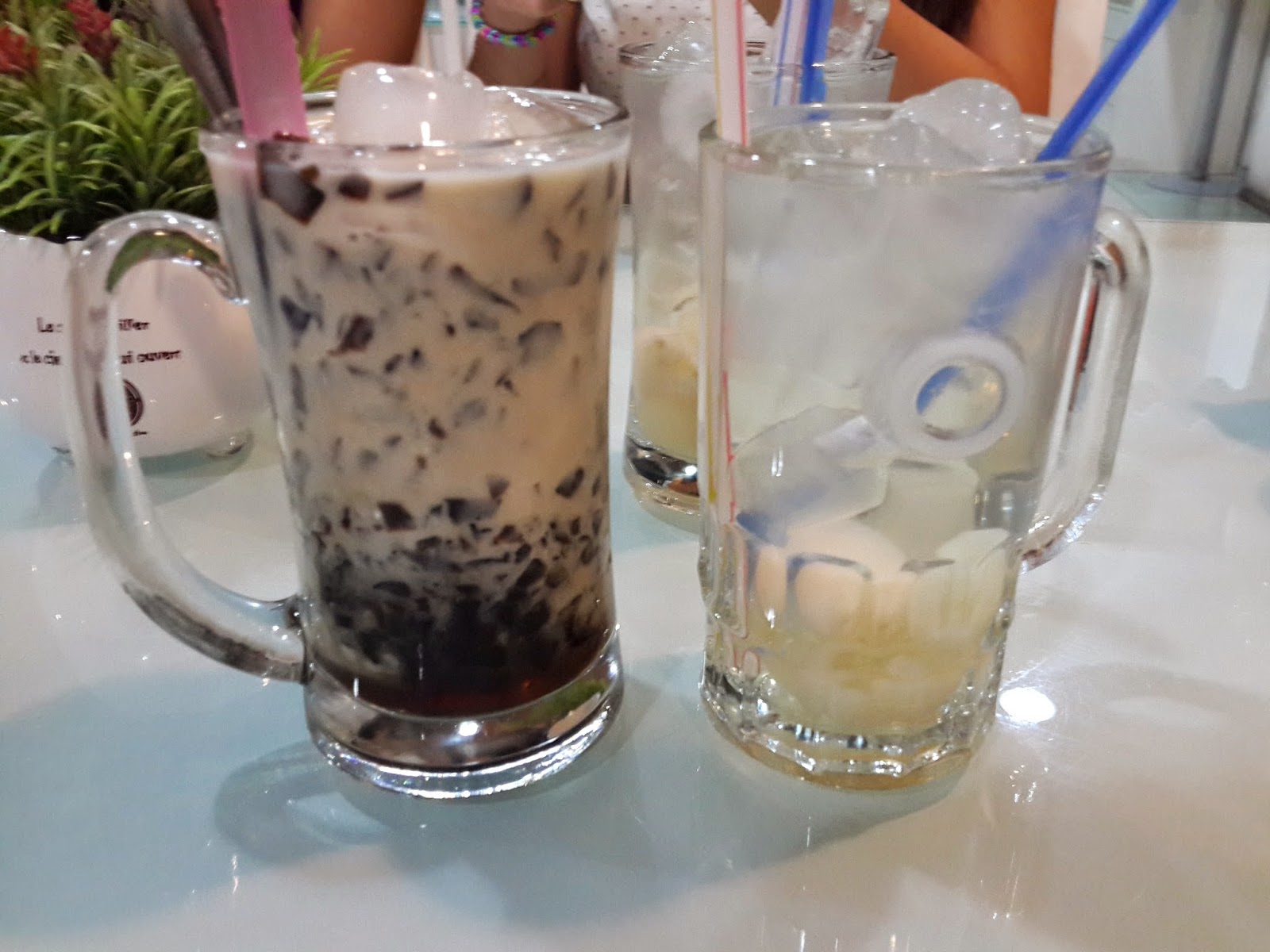 Interesting Corner of Me : Labuan Airport: S2 Café – White Furniture Cafe