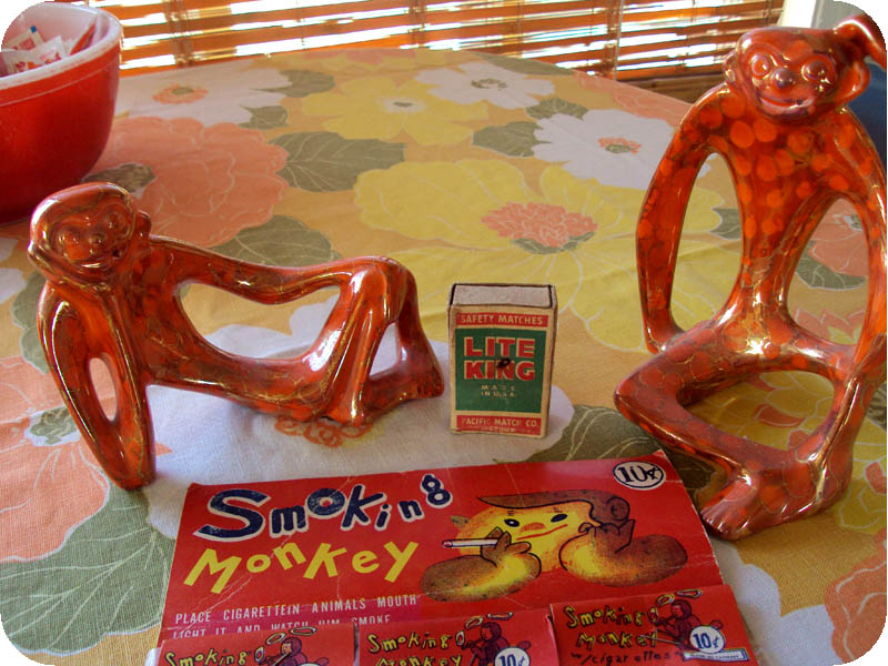 I HEART EVERYTHING: Smoking Monkeys! Oh My!