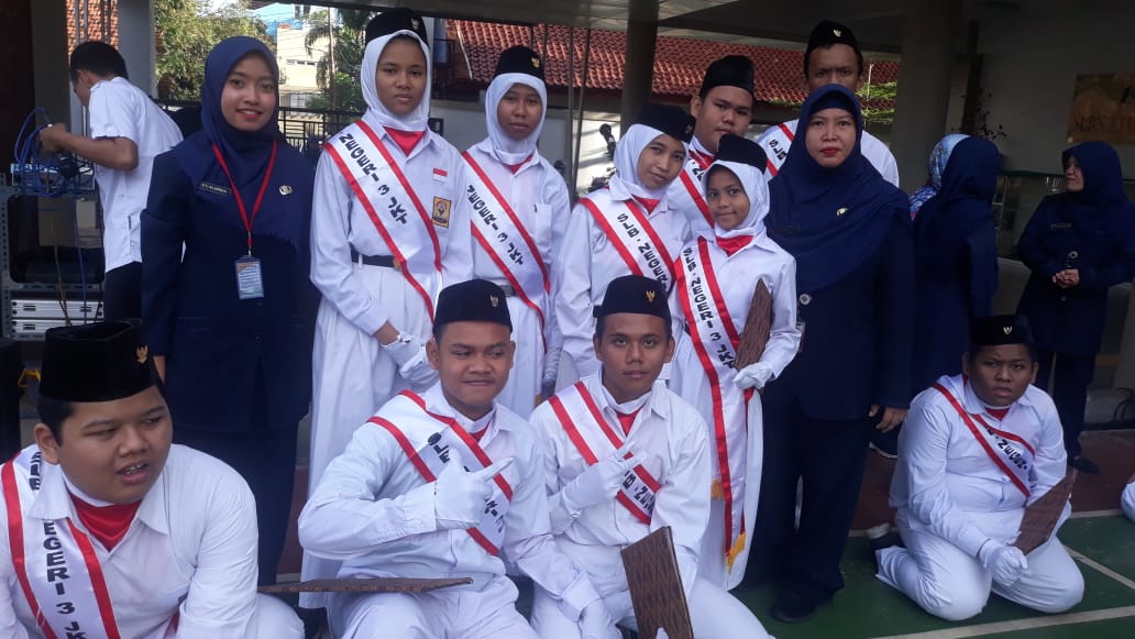 Upacara Bendera di SLB Negeri 3 Jakarta ~ SLB NEGERI 3 JAKARTA