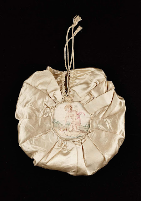 Sew Historical...and other fun stuff: A Circular Reticule Tutorial