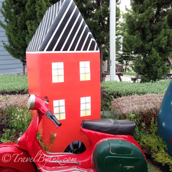 Travel Thoughts: Day Out at the floating market and zoo, Chocolate ...