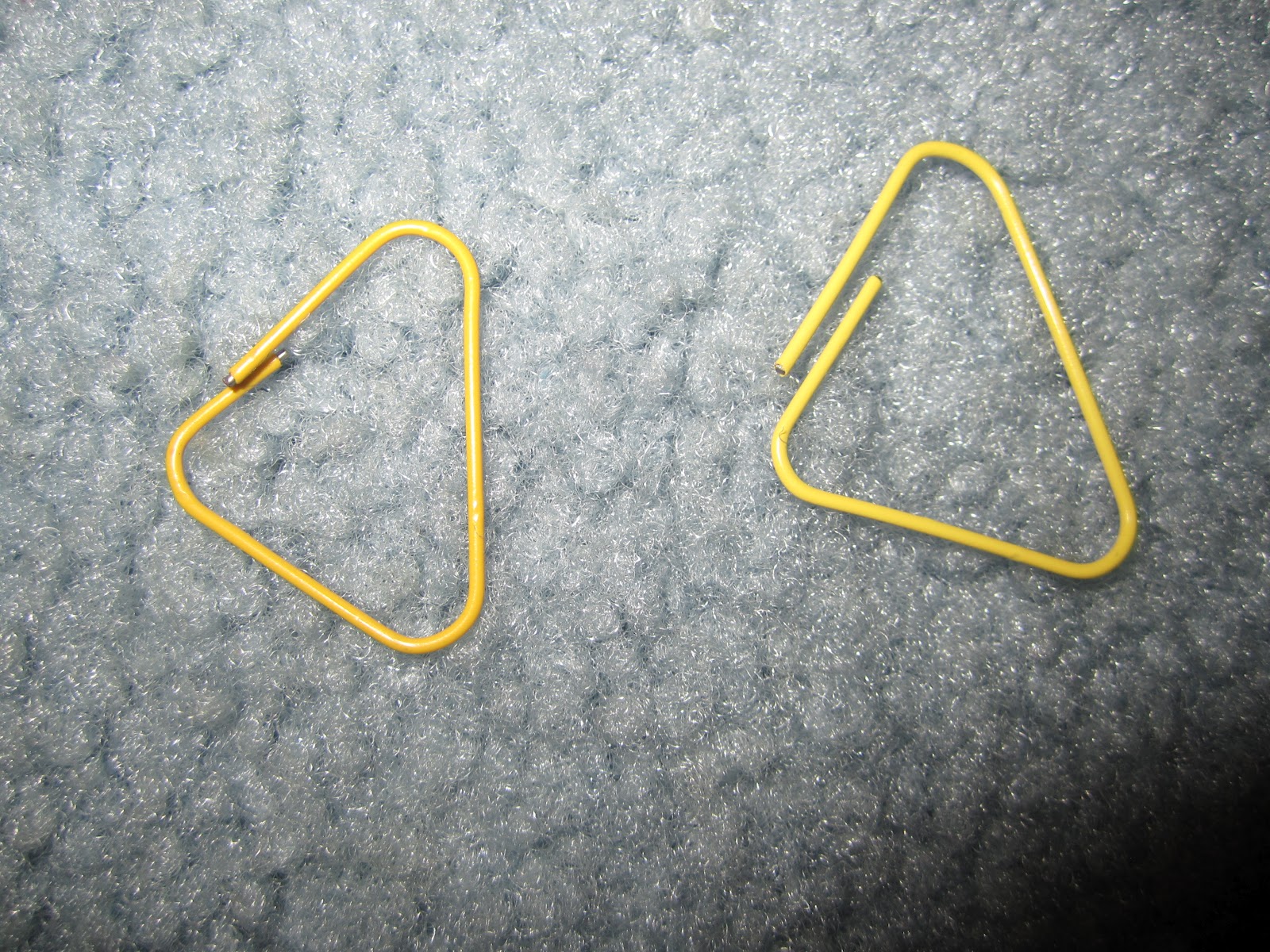 CraftAddict: Easy Earrings!