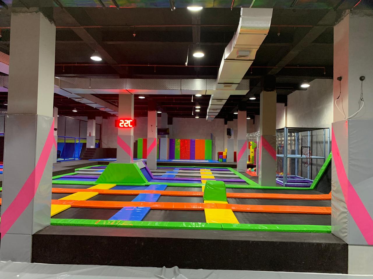 BOULDER TRAMPOLINE OFFICIAL: Trampolin Park