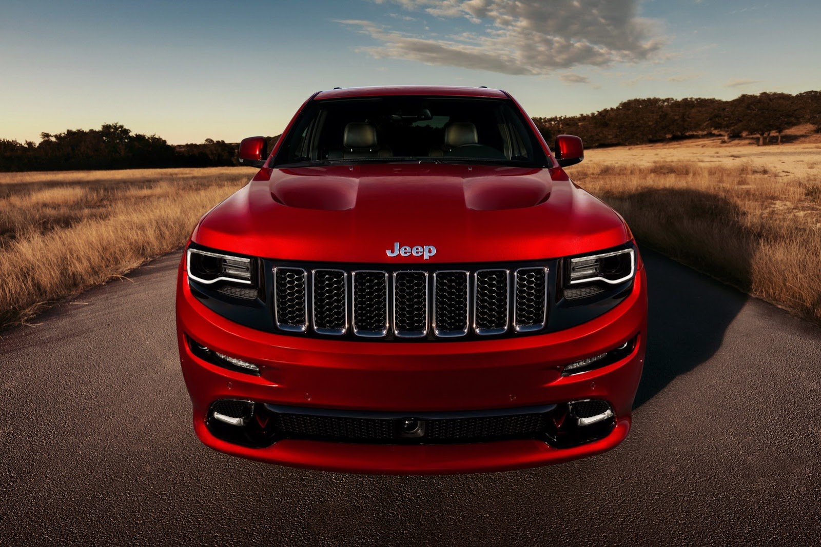 American Muscle SUV, Jeep Grand Cherokee Trackhawk - 4x4 Cars