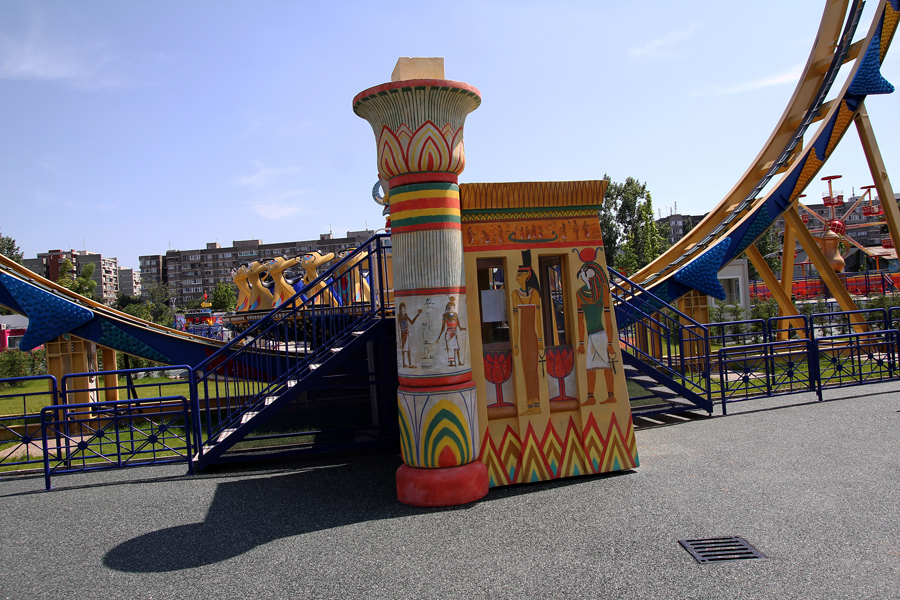 ECHIPA DE PICTURA: Case tematice pentru parc de distractii - Terra Park ...