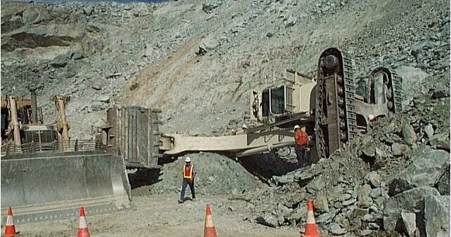 Mining Mayhem: Excavator Bench Failure