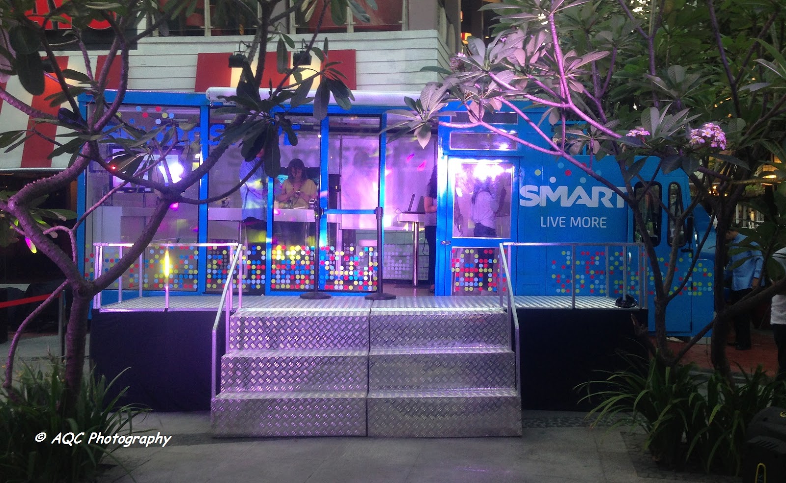 Smart Store on Wheels - First rolling telco store in Ph ~ Cheftonio's Blog