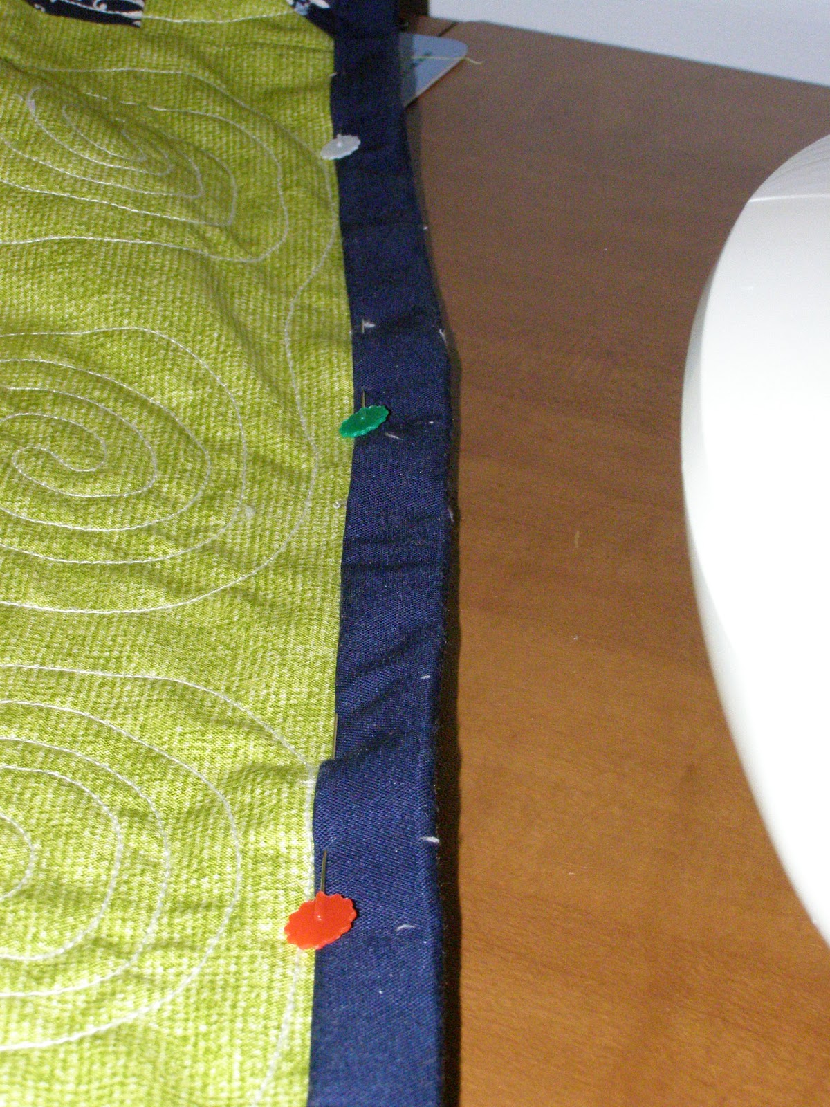 Sarcastic Quilter: Making & attaching binding... easy, easy method!