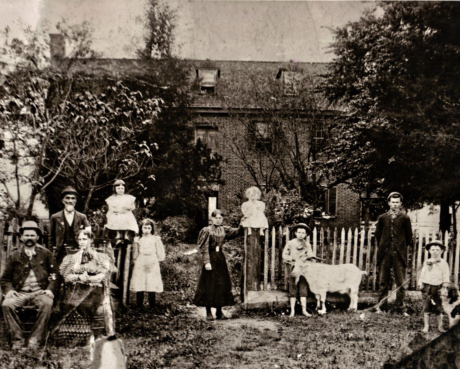 DescendDance: Powell Family circa 1895