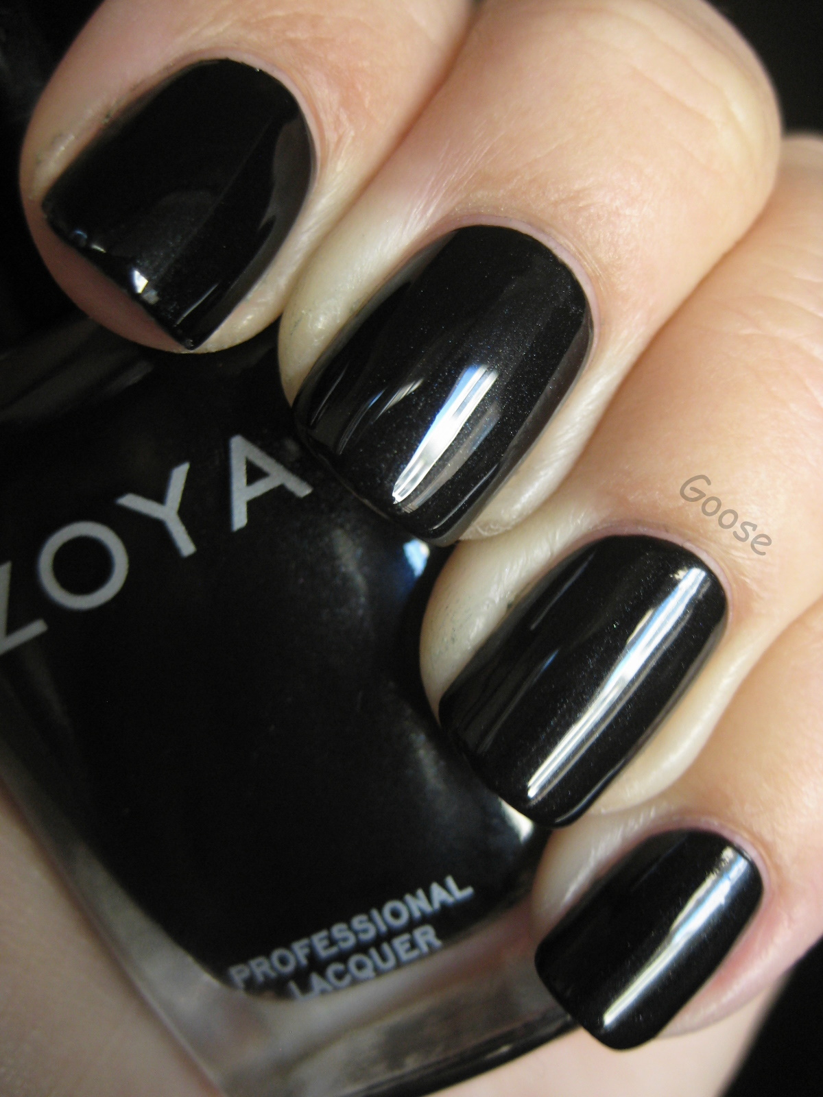 Goose's Glitter: Zoya Swatches - Greys and Blues (pic heavy!)