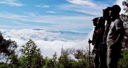 GUNUNG PANDERMAN; REFRESHING PENDAKIAN - ISLAMI RELIGIUS