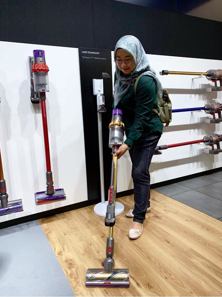 TEST, TRY AND EXPERIENCE DYSON TECHNOLOGY : DYSON DEMO STORE AT MID ...