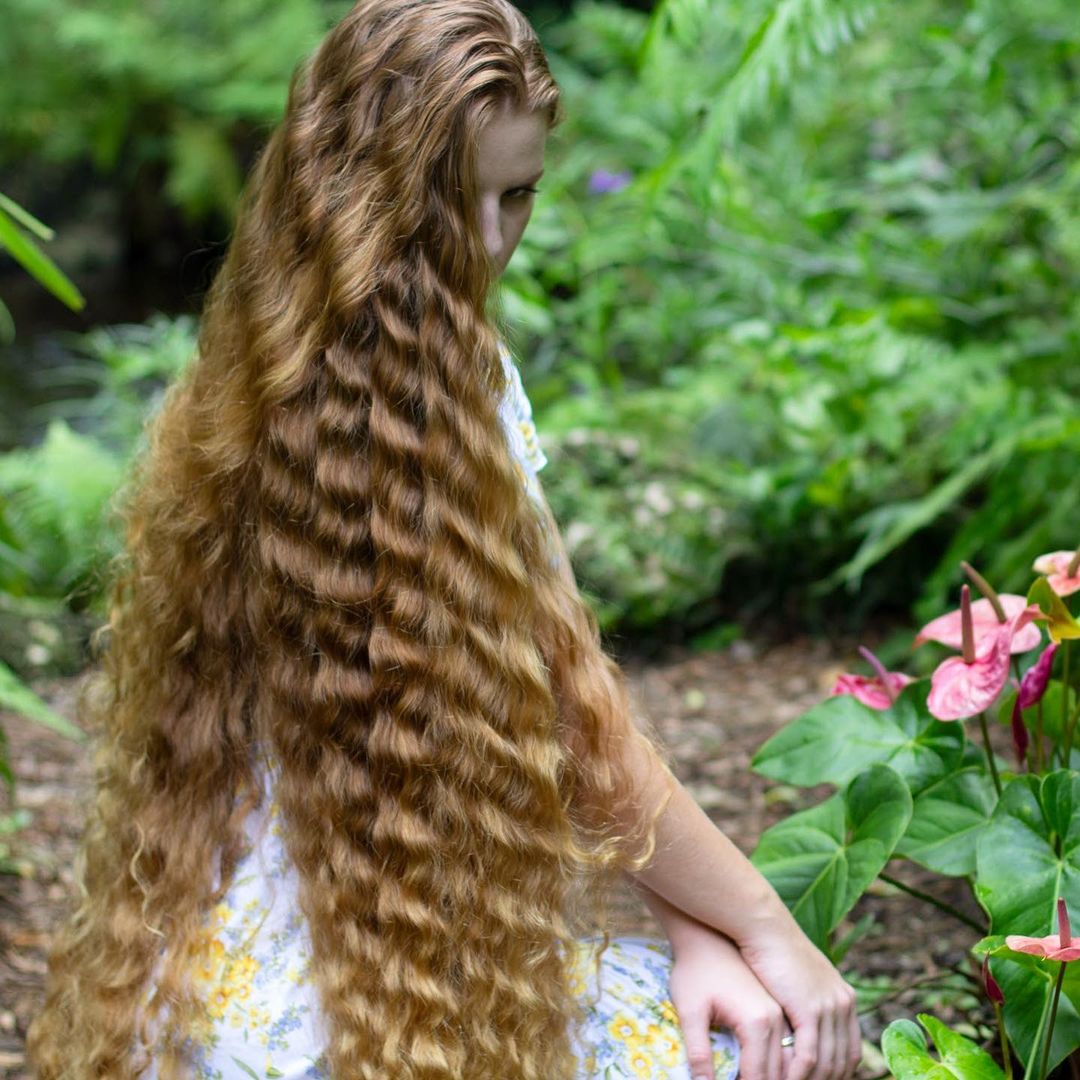 Long Hair Wonder: Amber Renae (@official_amber_renae)