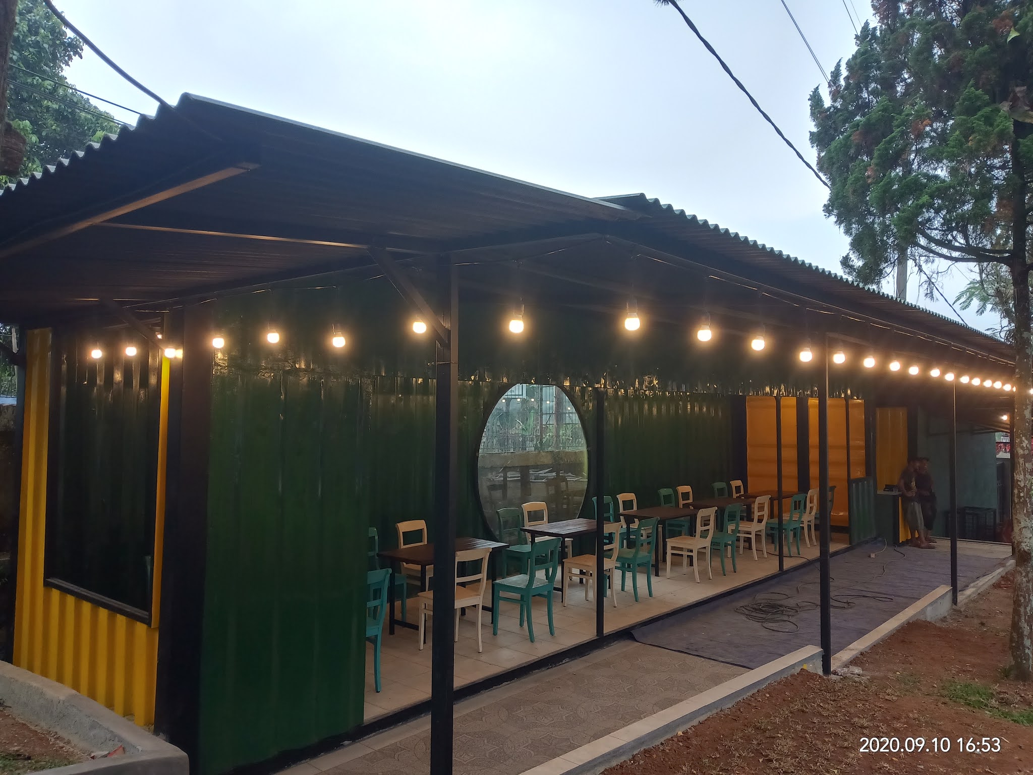Cafe yang lagi hits di Bogor - Cafe Pinus