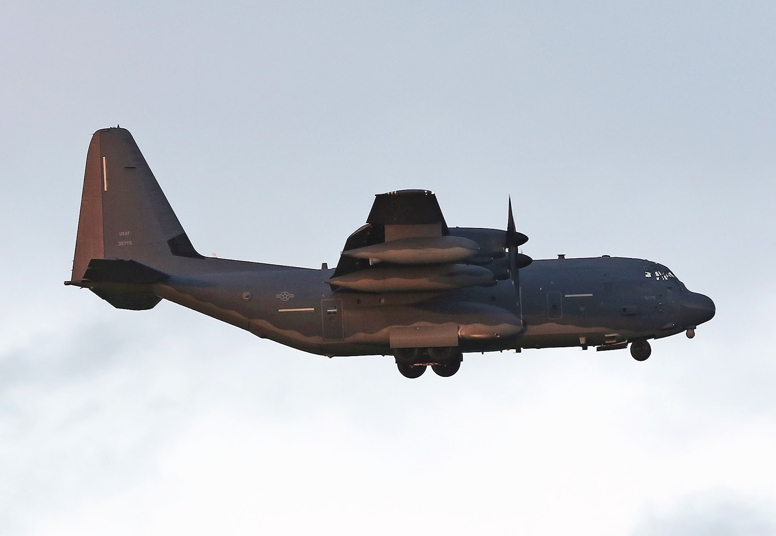 Perth Airport Spotter's Blog: USAF MC-130J 13-5775 'SHRED 17' returning ...