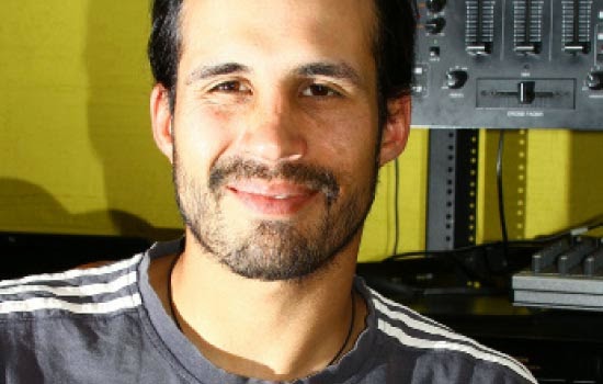 EL HIJO DEL NOTABLE ARTISTA SE ABRE PASO EN EL MUNDO DE LA COMEDIA LA ...