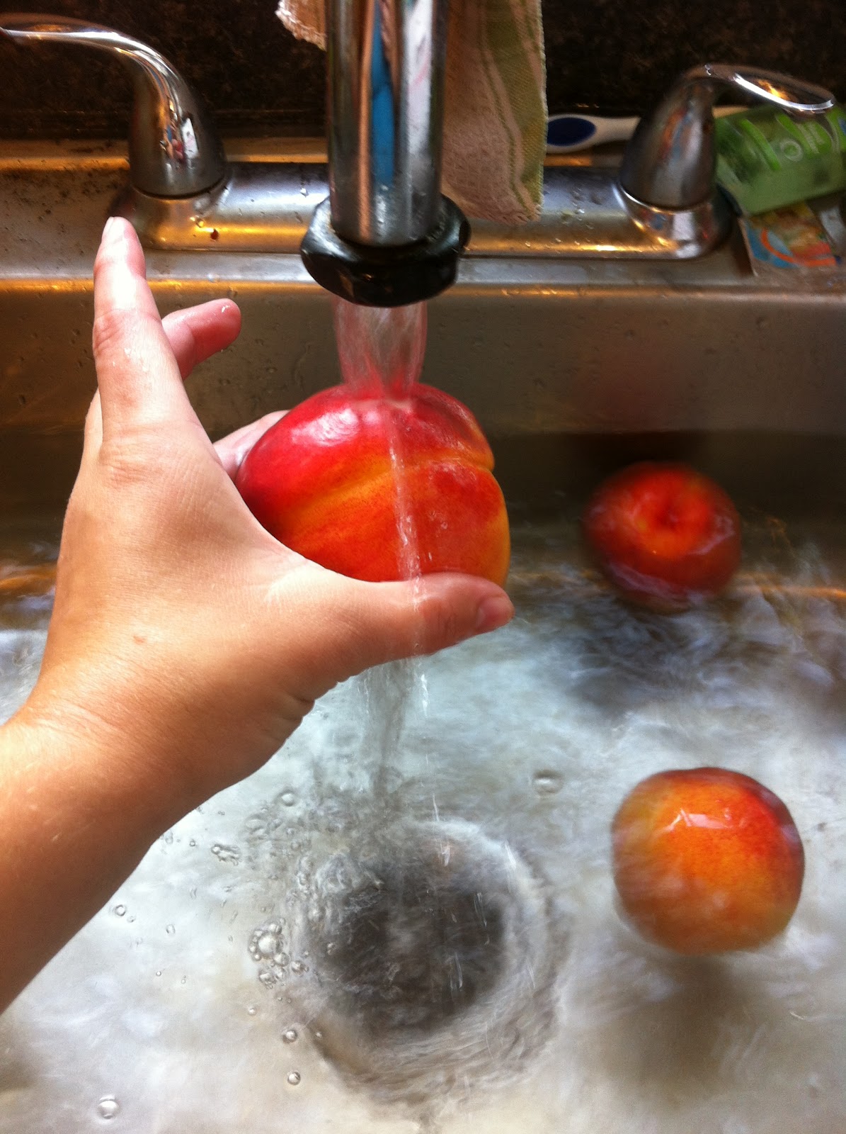 Life of a working mom: Clean Peaches