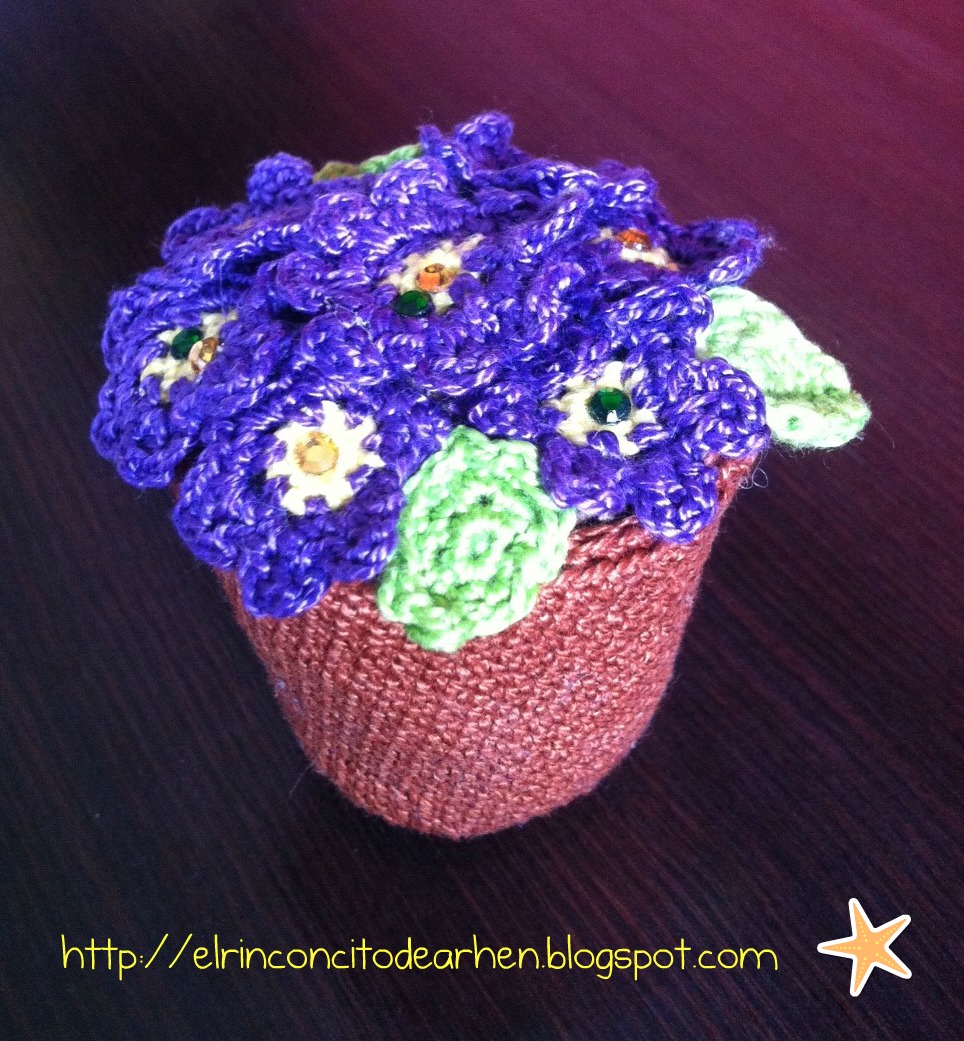 *El rinconcito de Arhen *: Maceta con flores de crochet!!!!