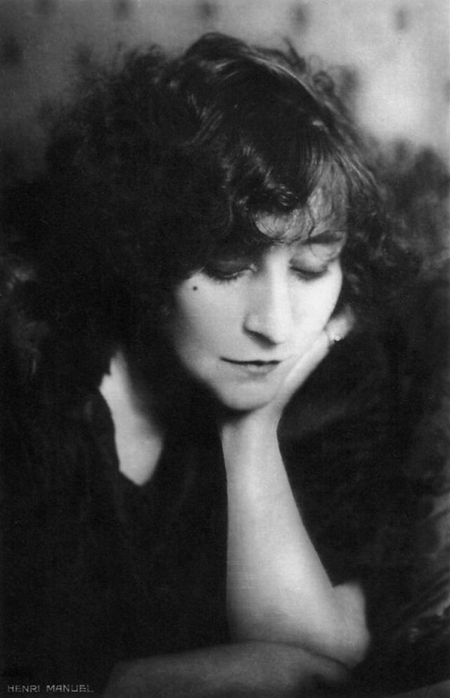20 Fascinating Vintage Photos of a Young and Beautiful Colette From the ...