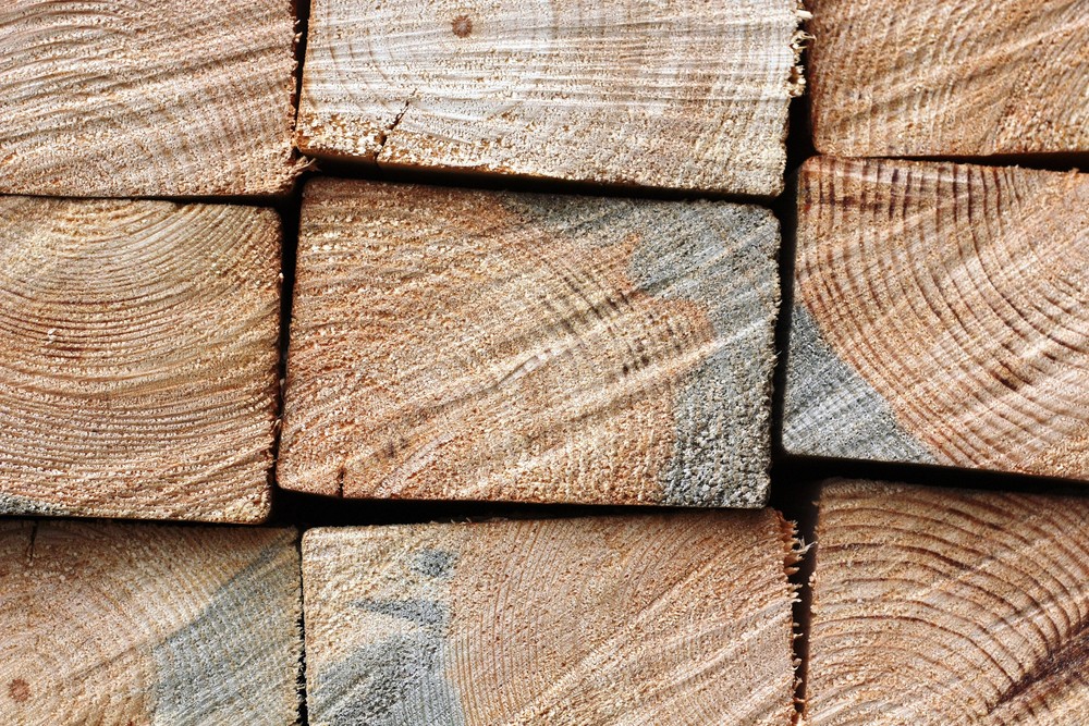 Kasa: madera maciza. pinotea. En Käsadesign.