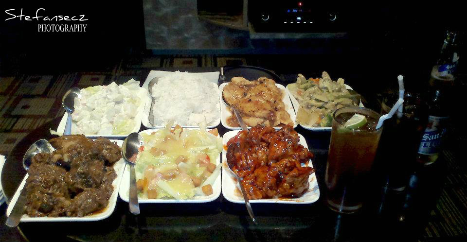 Stefansecz | memorable excursions: #red box ayala#