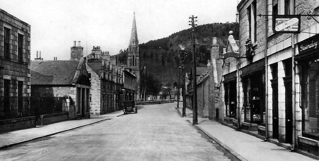 Tour Scotland: Old Photographs Bridge Street Ballater Scotland