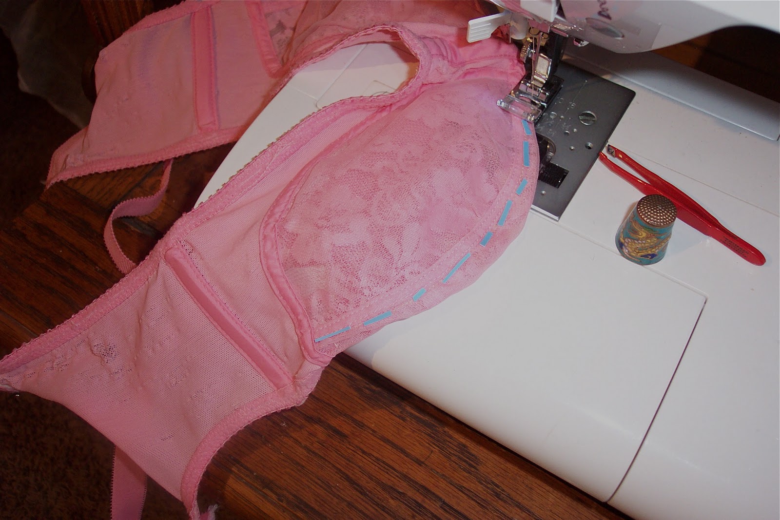 Luvvly Jubbly: Easy Peasy Vintage Bra Project.