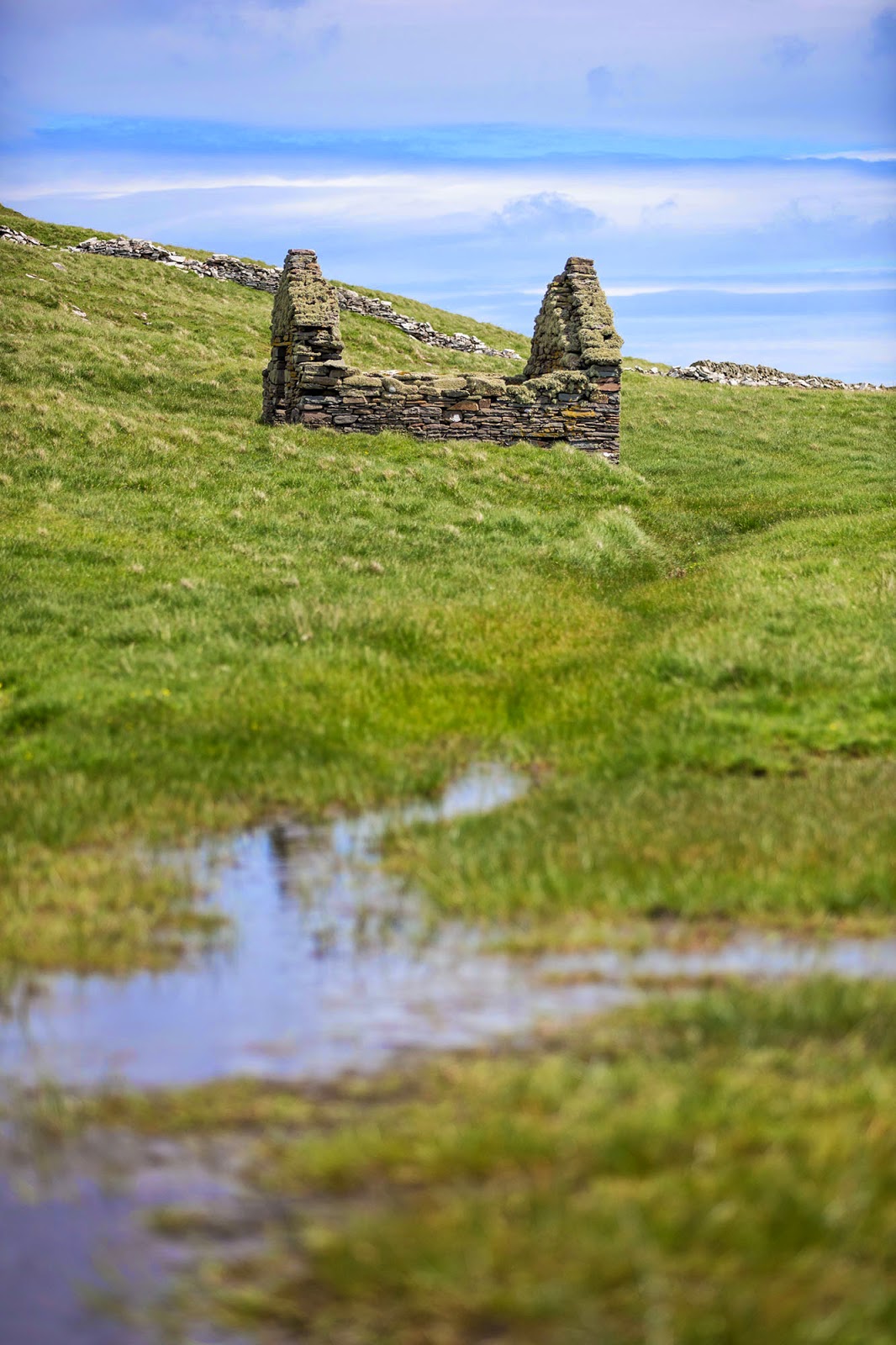 Mousa Broch The Shetlands Scotland - Britain All Over Travel Guide