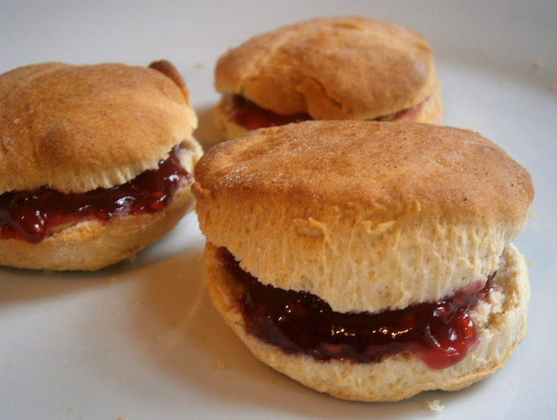 Eat Rainbow Love: Sweet scones with raspberry jam