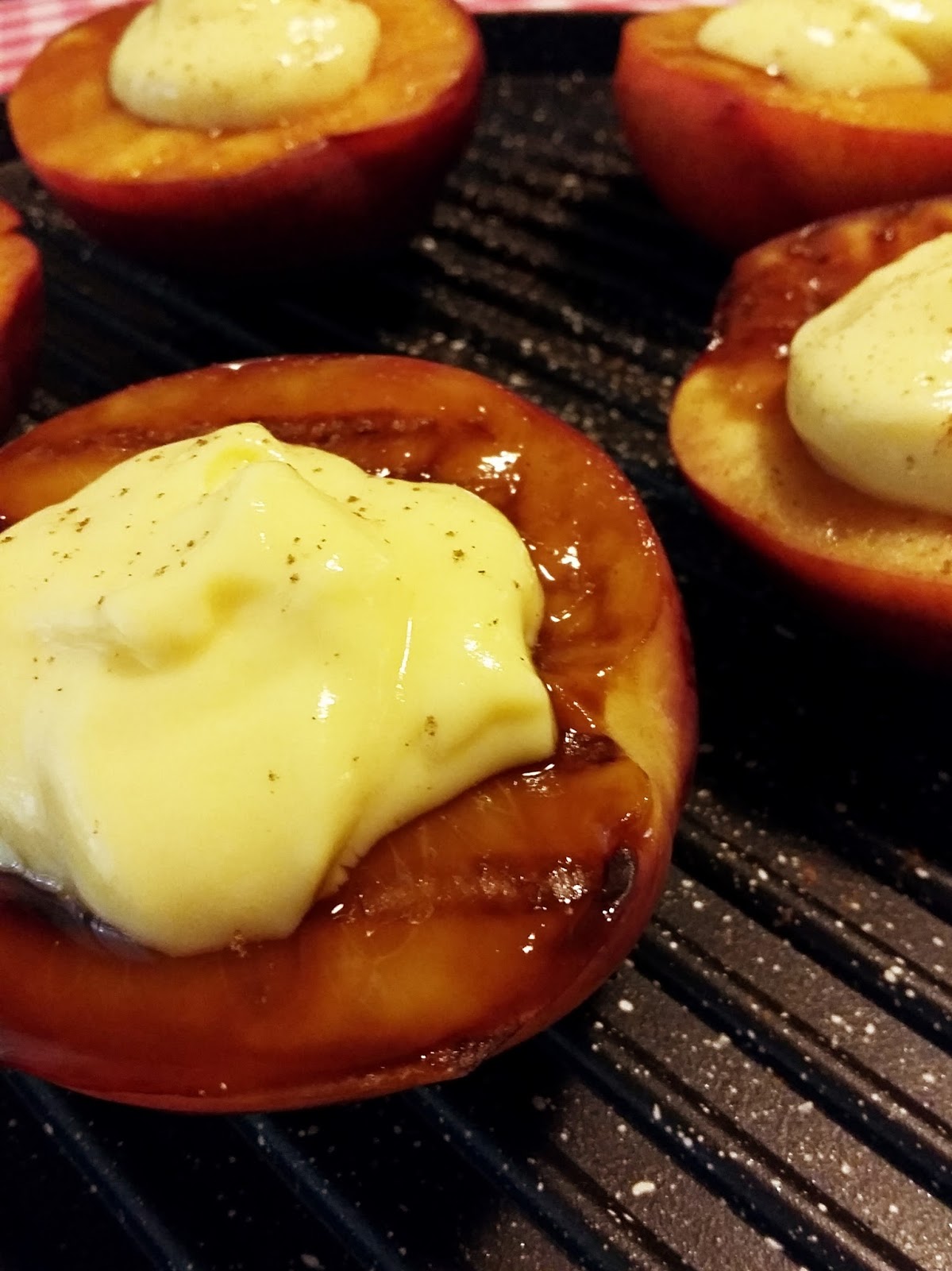 Pesche alla griglia con crema al cocco | Ricetta ed ingredienti dei ...