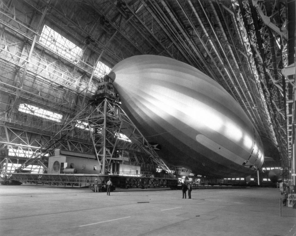 Amazing Vintage Photos of the USS Macon Airship Under Construction ...