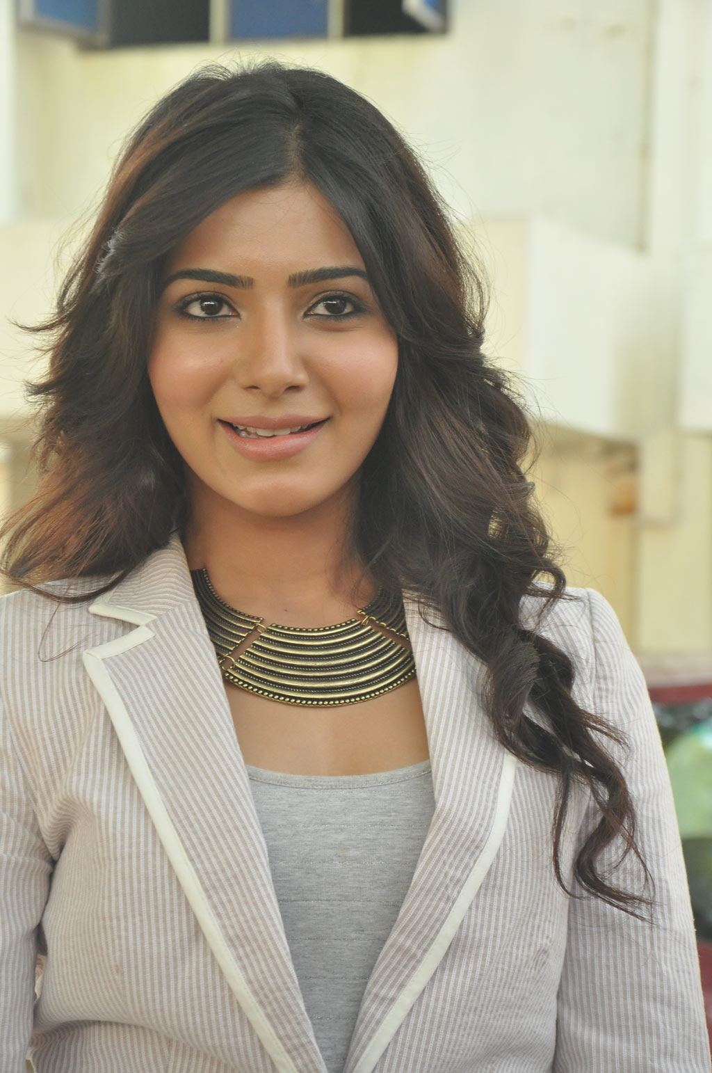 LATEST MOVIE MASALA: Samantha In Tight Jeans At Eega Press Meet