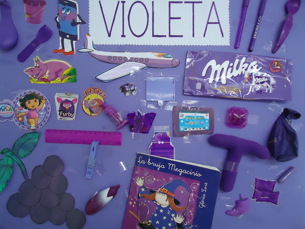 PEQUE BASILIO: MURAL DEL COLOR VIOLETA