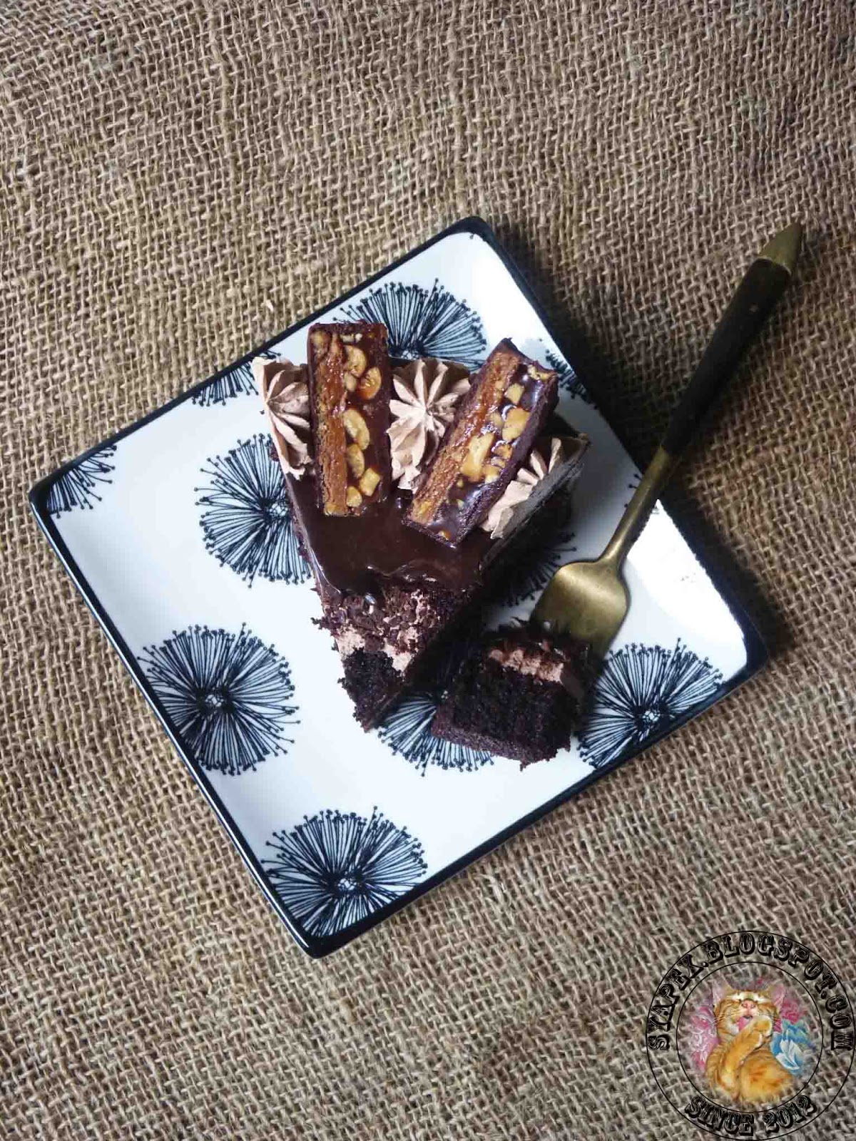 syapex kitchen: Absolute Chocolate Cake