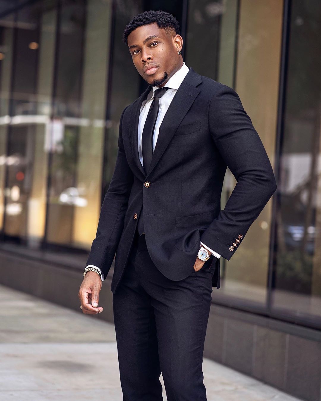 House, Cars : Caesar Chukwuma drives his own cars...