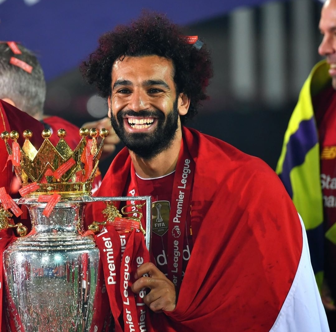 Liverpool Menjulang Trofi Piala Liga EPL 2019/2020