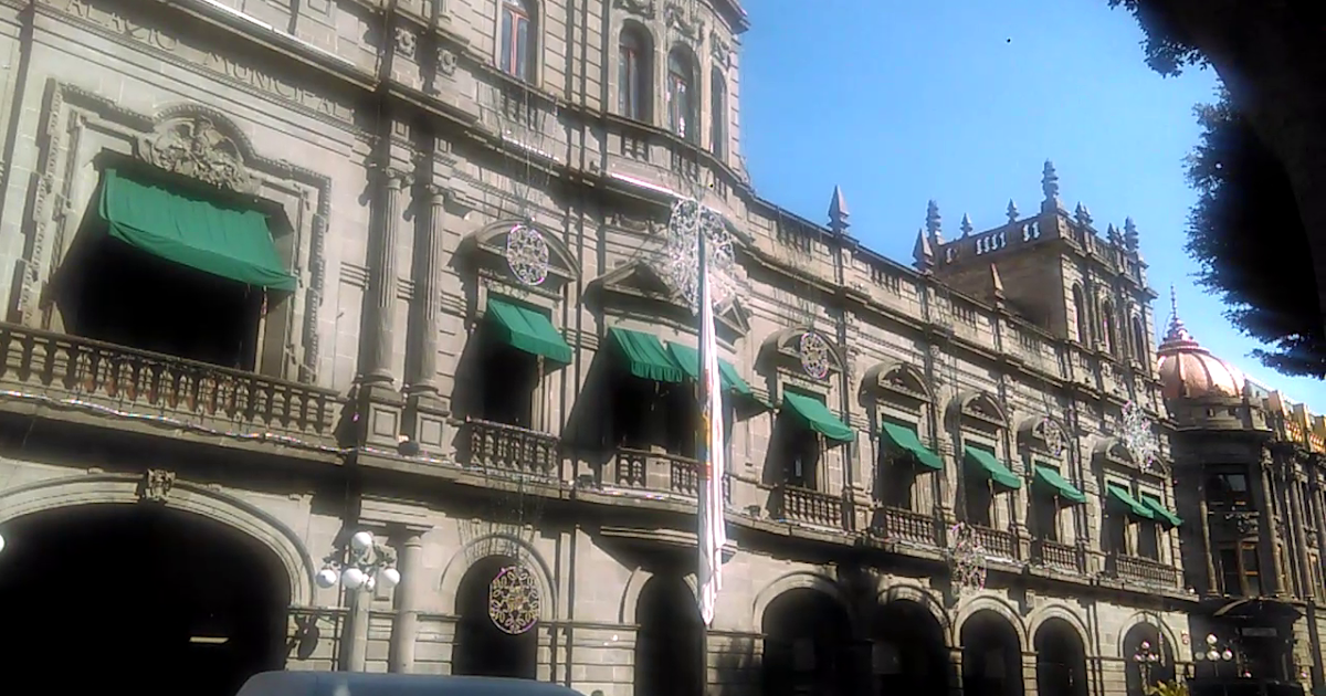 PUEBLA --- TRADICIÓN Y MODERNIDAD