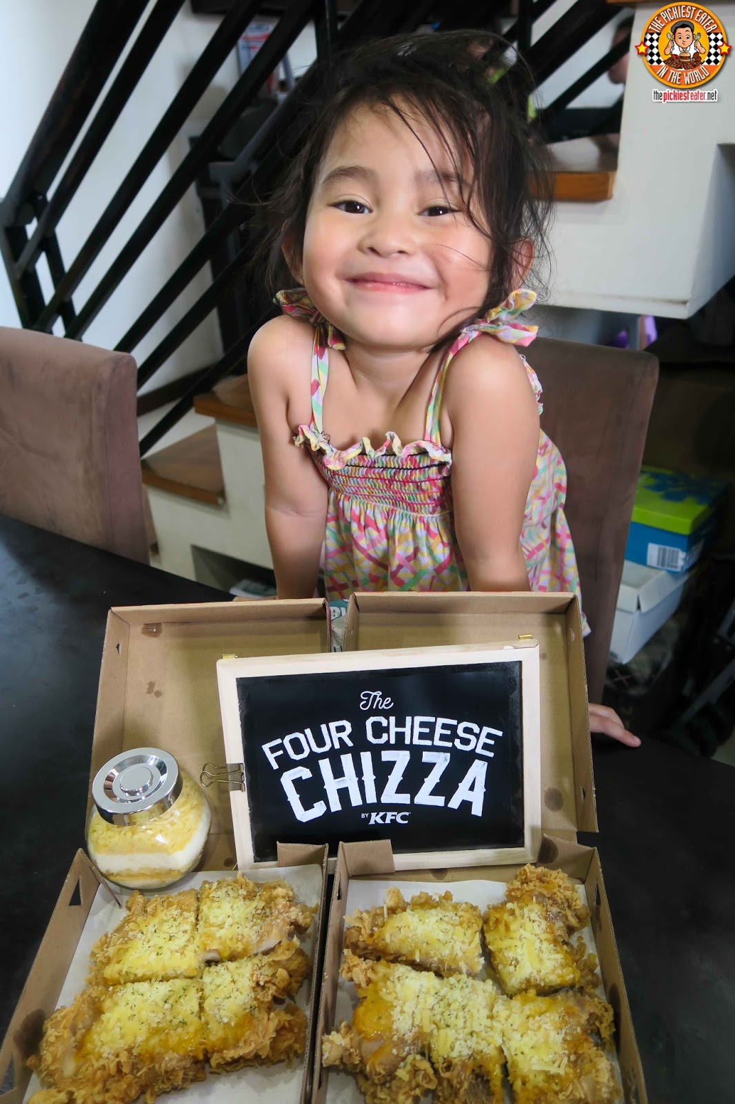 THE PICKIEST EATER IN THE WORLD: WHOA... KFC'S FOUR CHEESE CHIZZA!