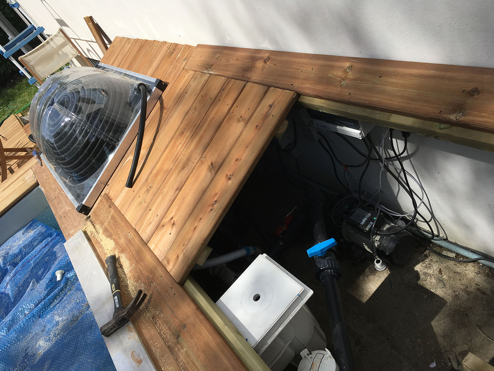 Habillage local technique – Construction d'une petite piscine en béton ...